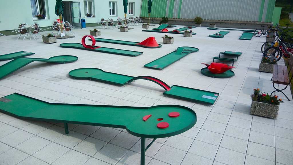 RECREATION MINI GOLF CONSTRUCTION
