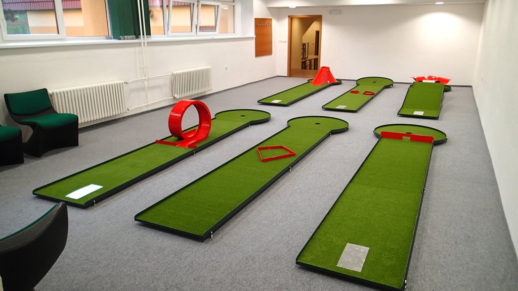 GRASS MINI GOLF CONSTRUCTION